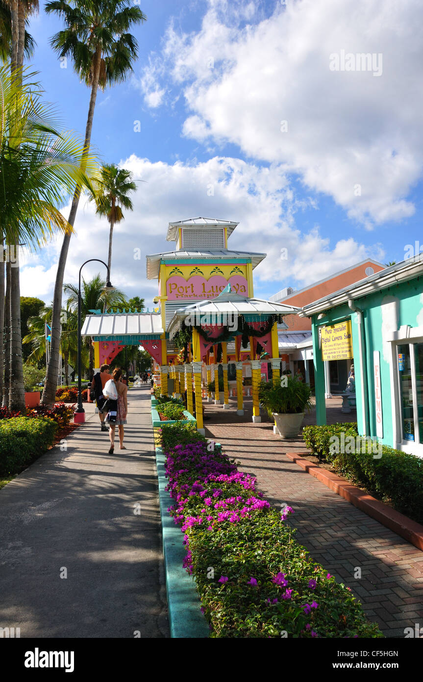 Straw market freeport bahamas hi-res stock photography and images - Alamy