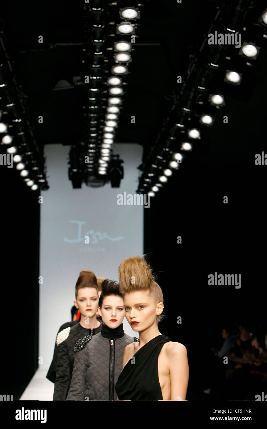 Issa London Ready to Wear Autumn Winter Models on catwalk at the end of ...