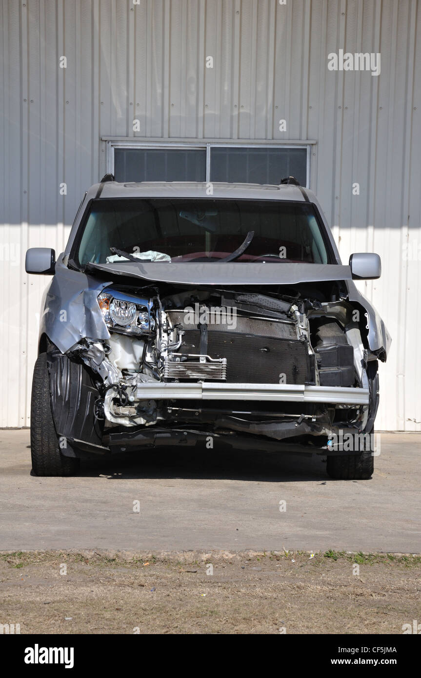 Collision repair center - damaged car Stock Photo - Alamy