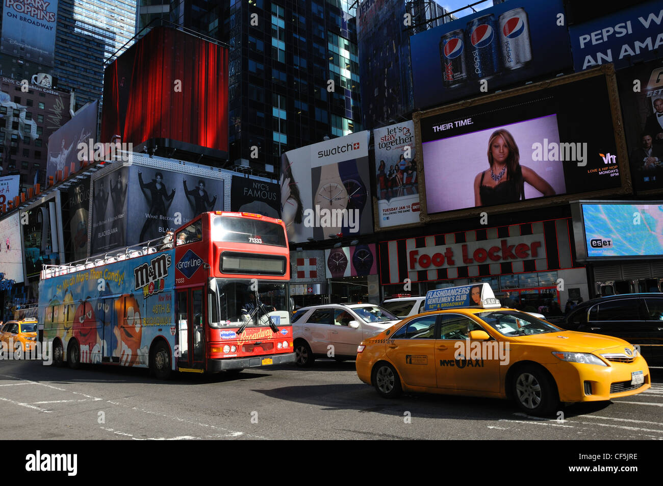 New york city bus ad hi-res stock photography and images - Alamy