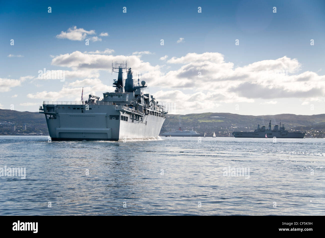 The Royal Navy assault ship HMS Bulwark and aircraft carrier HMS Ark ...