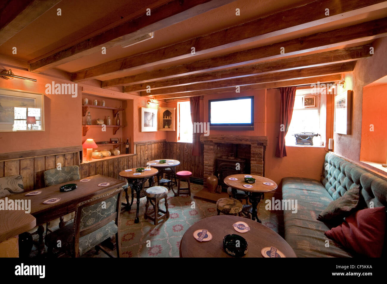Uk Traditional Pub Interior High Resolution Stock Photography and ...