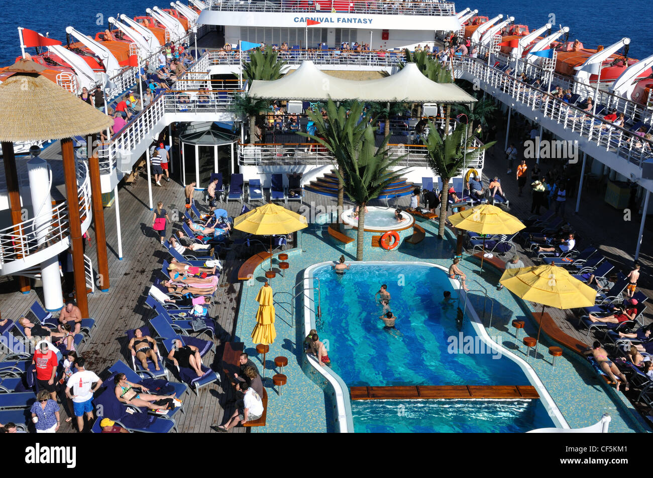 Ships swimming pool hi-res stock photography and images - Alamy