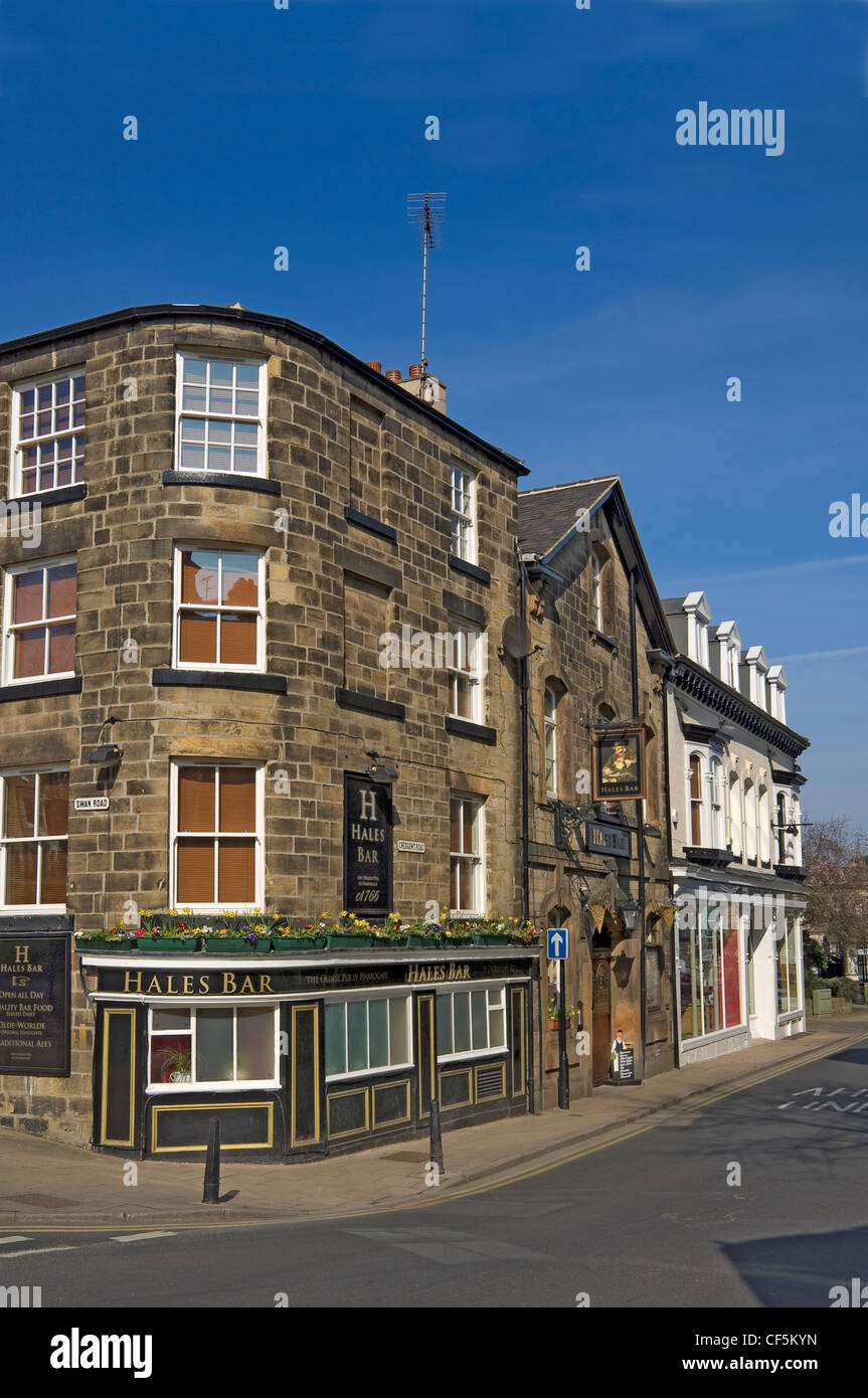 Hales bar, Harrogate's oldest pub 1766 Stock Photo - Alamy