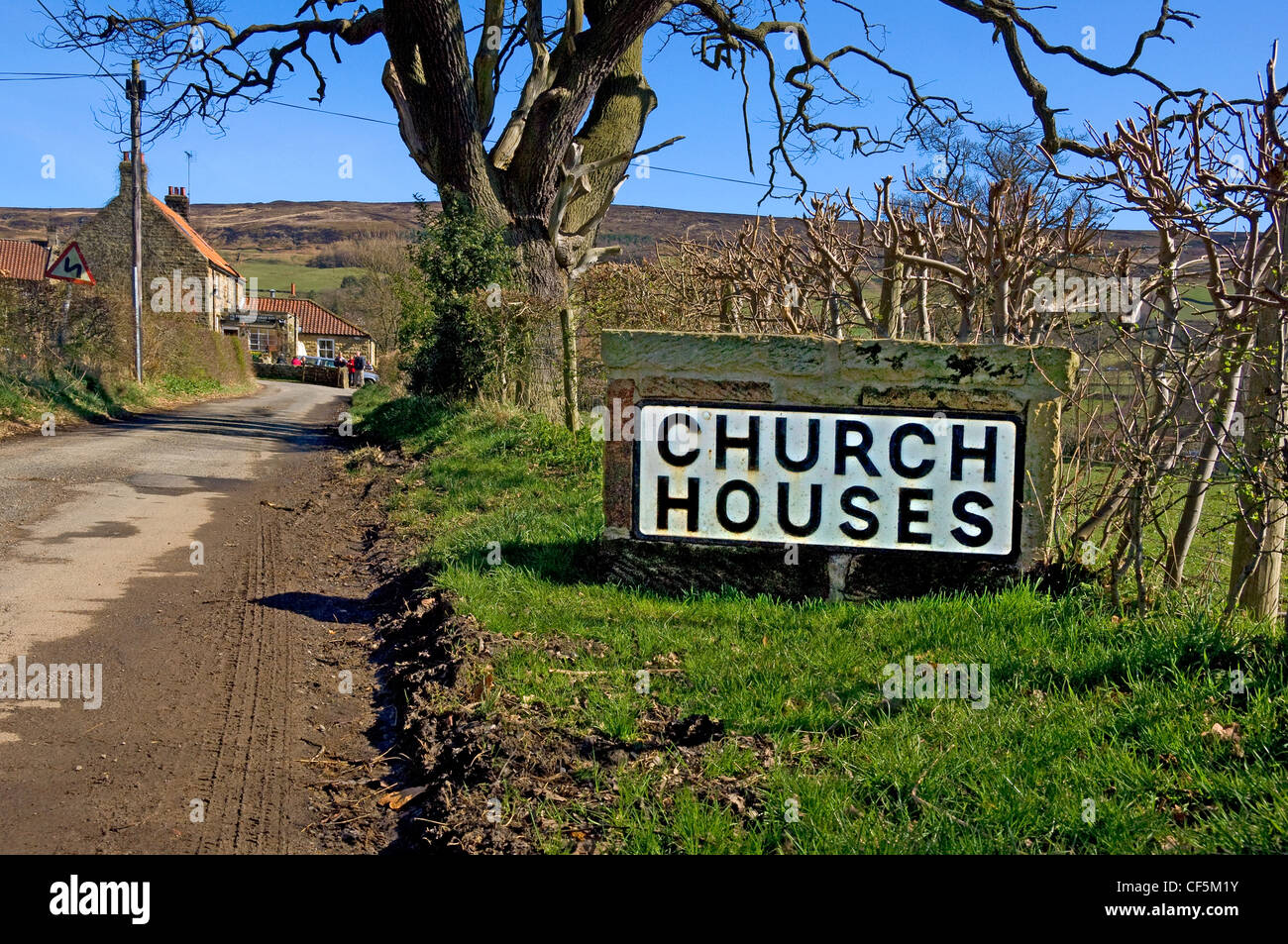 Village name sign in stones hi-res stock photography and images - Alamy