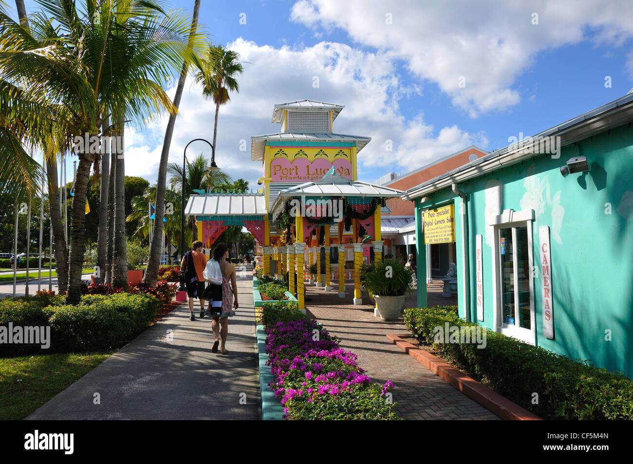 Straw market freeport bahamas hi-res stock photography and images - Alamy