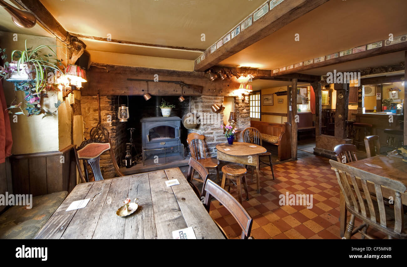 Interior of a traditional public house Stock Photo - Alamy
