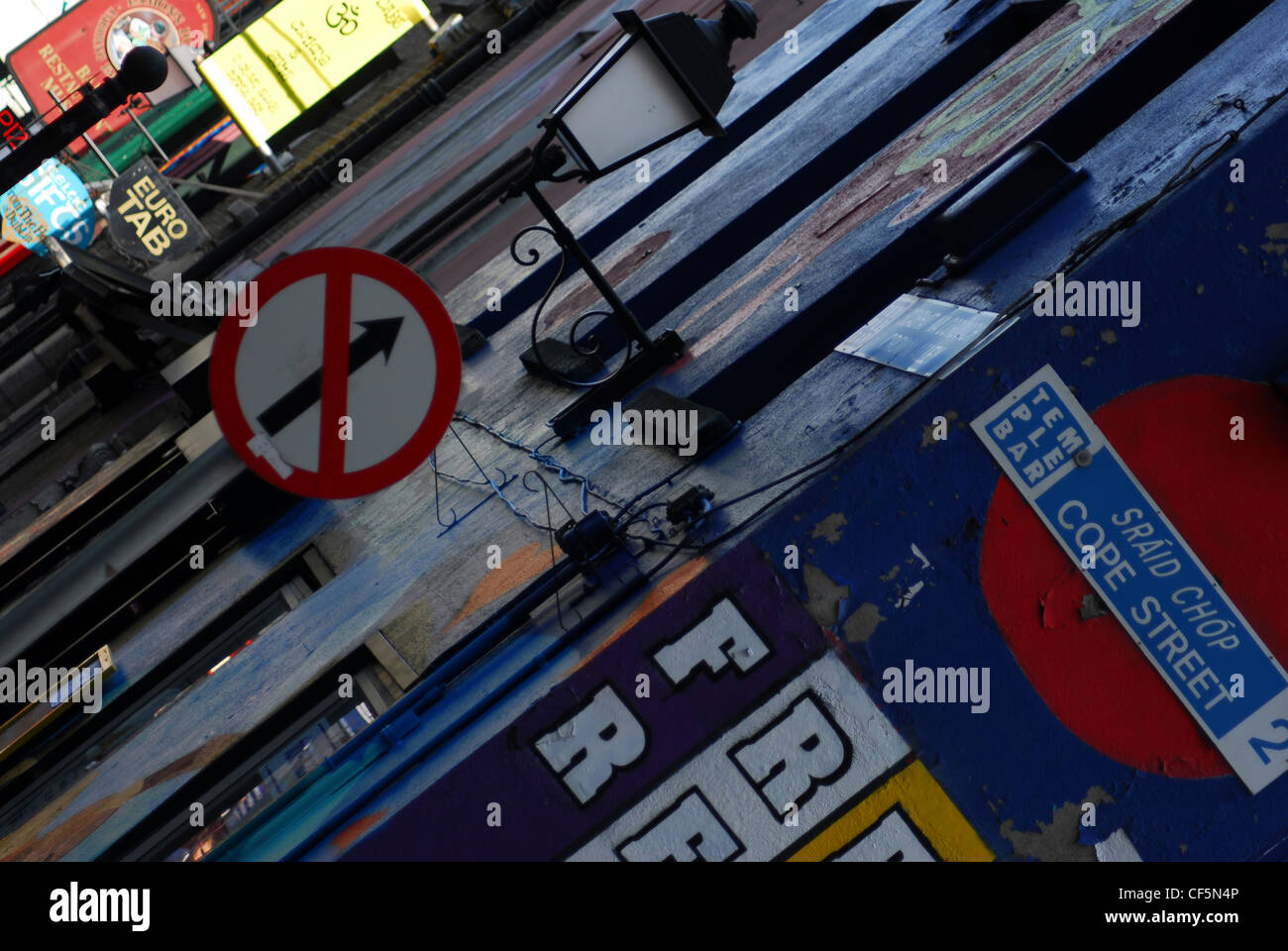 A record shop and street signs at the Temple Bar area in Dublin Stock ...