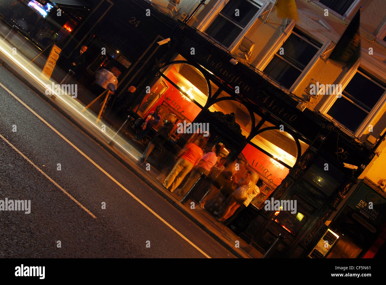 People and pla hi-res stock photography and images - Alamy