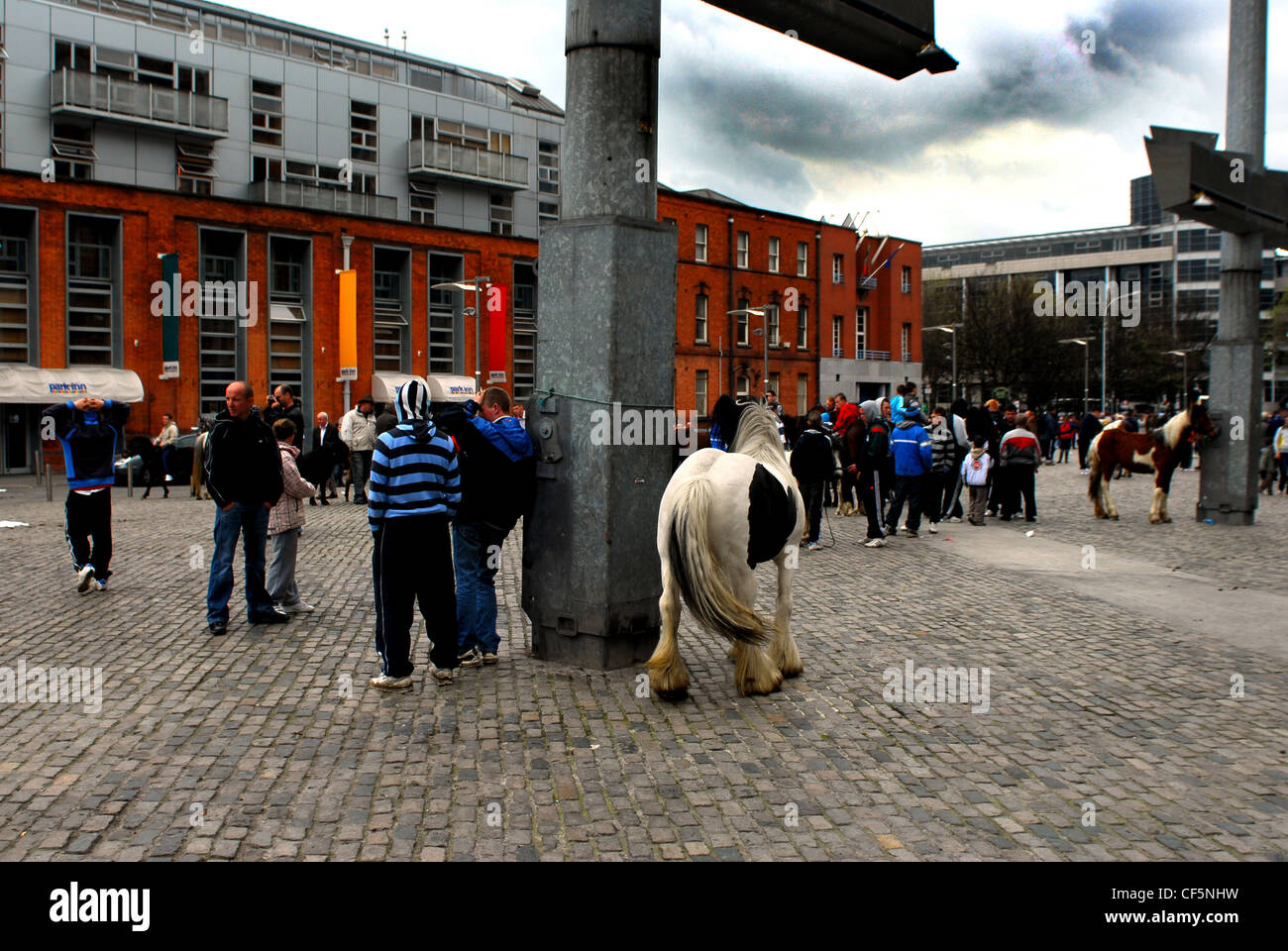 A small crowd hi-res stock photography and images - Alamy