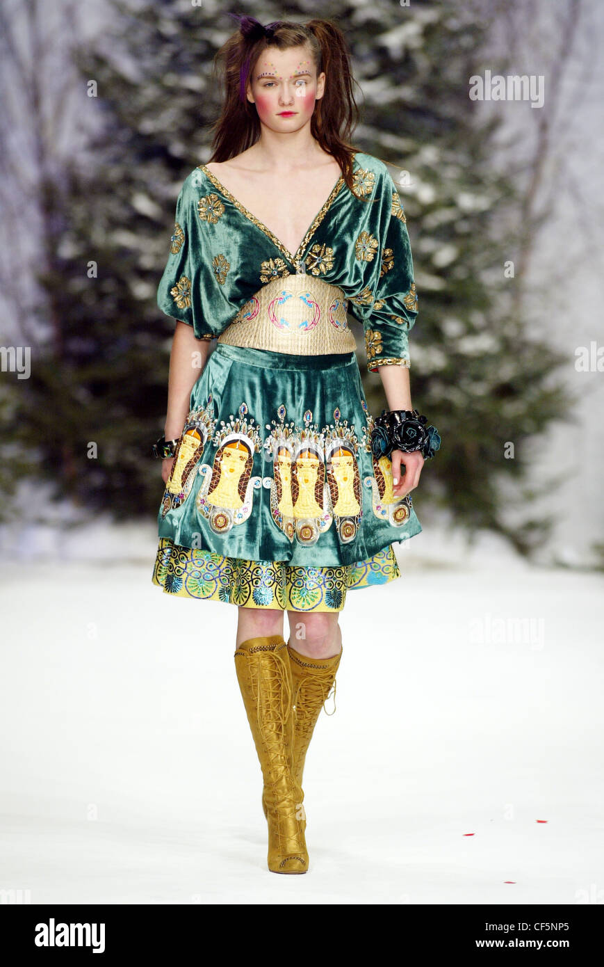 Manish Arora London Ready to Wear Autumn Winter Brunette female model ...