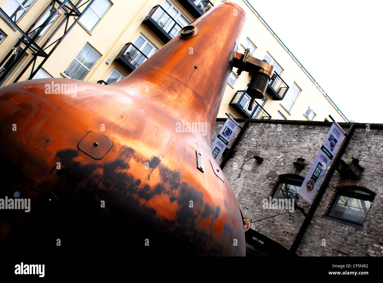 Whiskey distillery exterior hi-res stock photography and images - Alamy