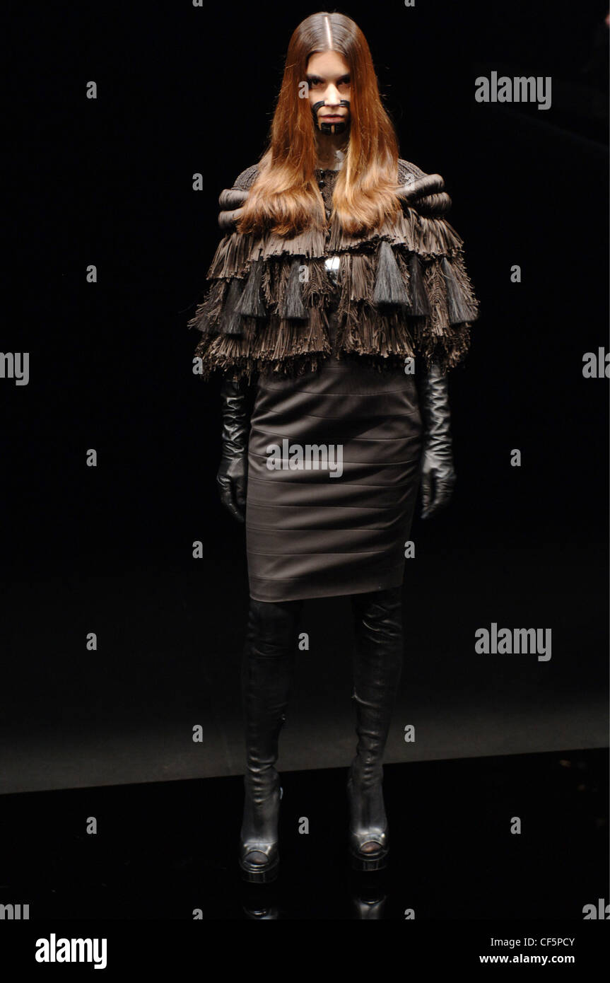 Givenchy Paris Haute Couture Autumn Winter Brunette female model ...