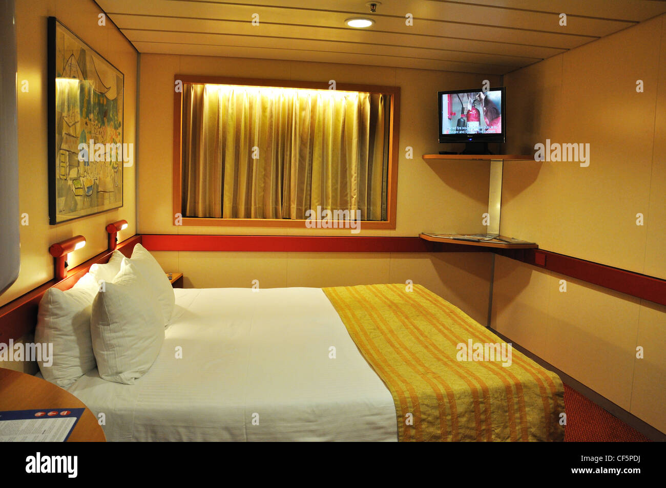 Ship interior cabin hi-res stock photography and images - Alamy