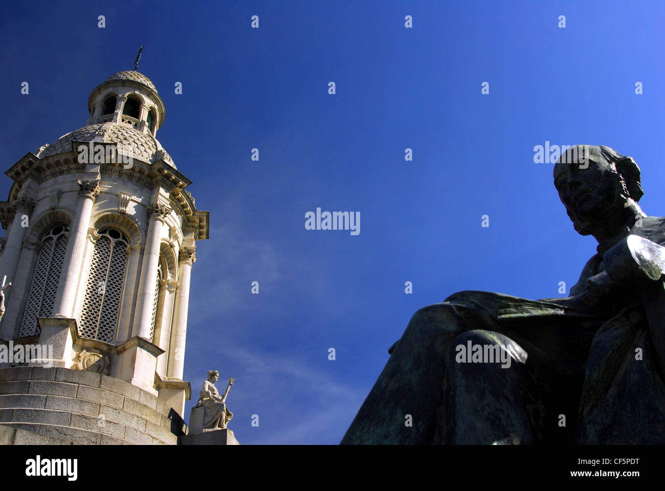 A view of the architecture and statue at Trinity College in Dublin ...