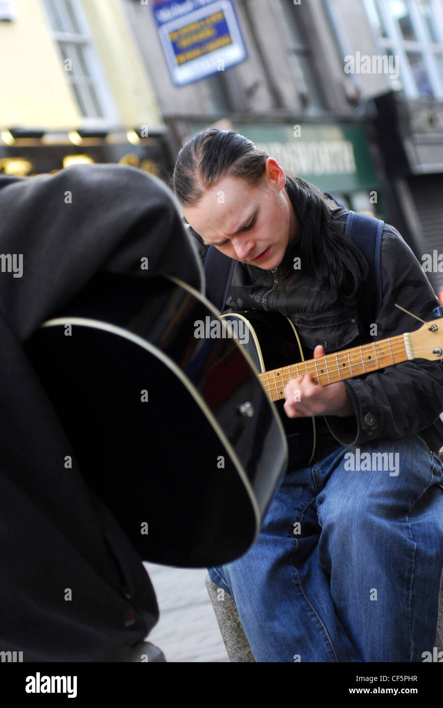 Buskers playing guitars in central Cork Stock Photo - Alamy