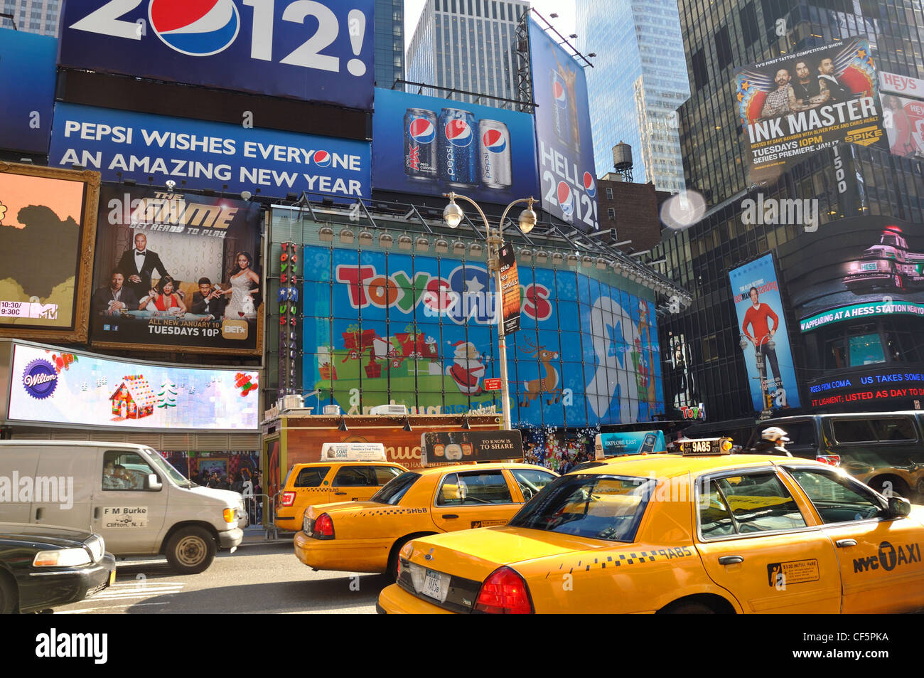 Toys r us times square hi-res stock photography and images - Alamy