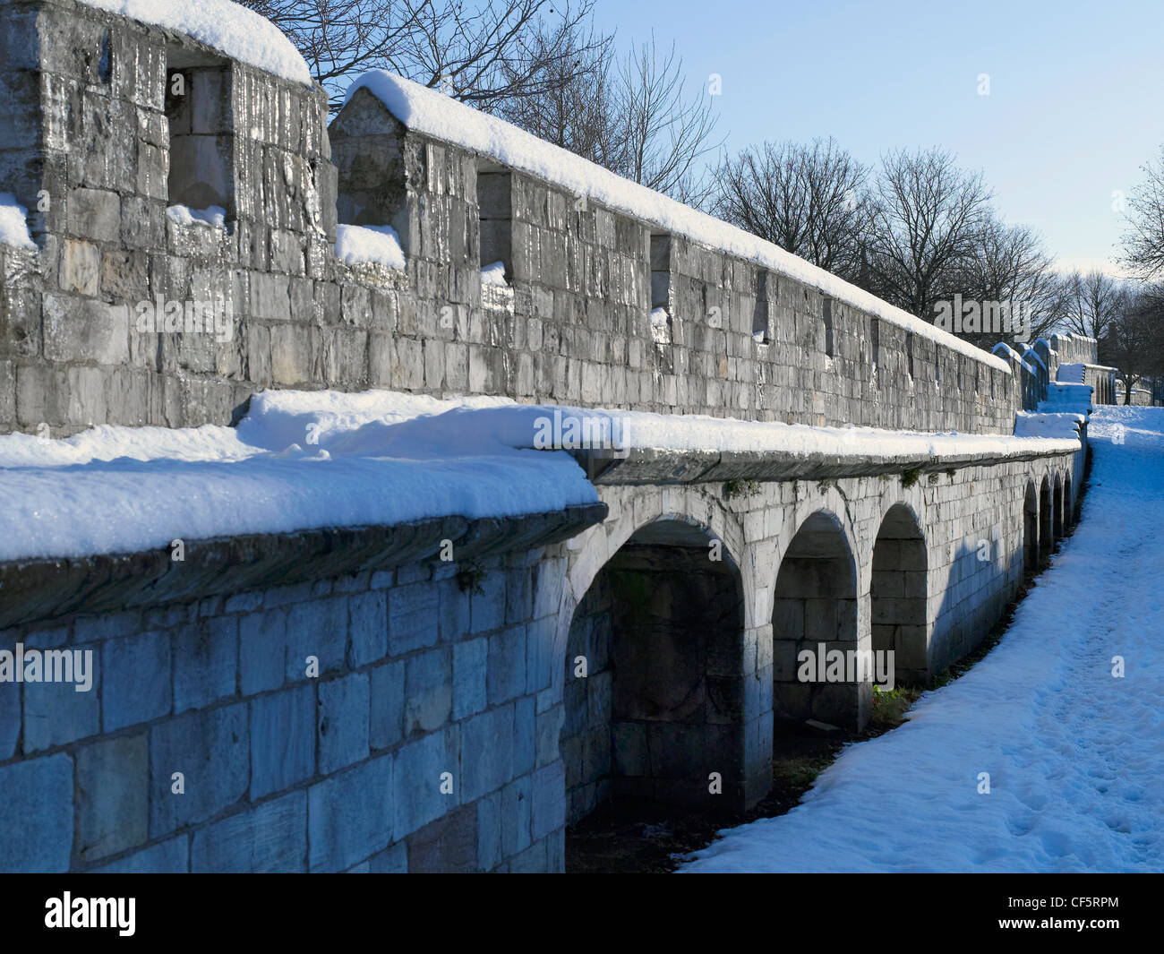 York snow city uk hi-res stock photography and images - Alamy