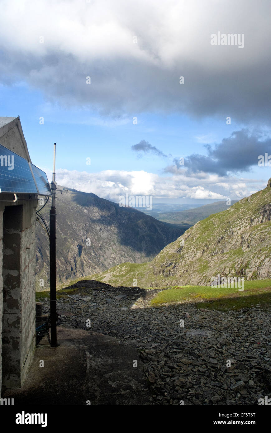 Train on snowdon mountain railway hi-res stock photography and images ...