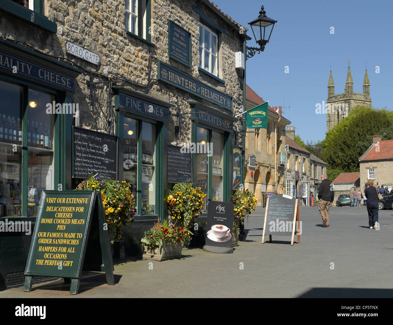 Hunters of Helmsley delicatessen in Boro Gate by the Market Place Stock ...