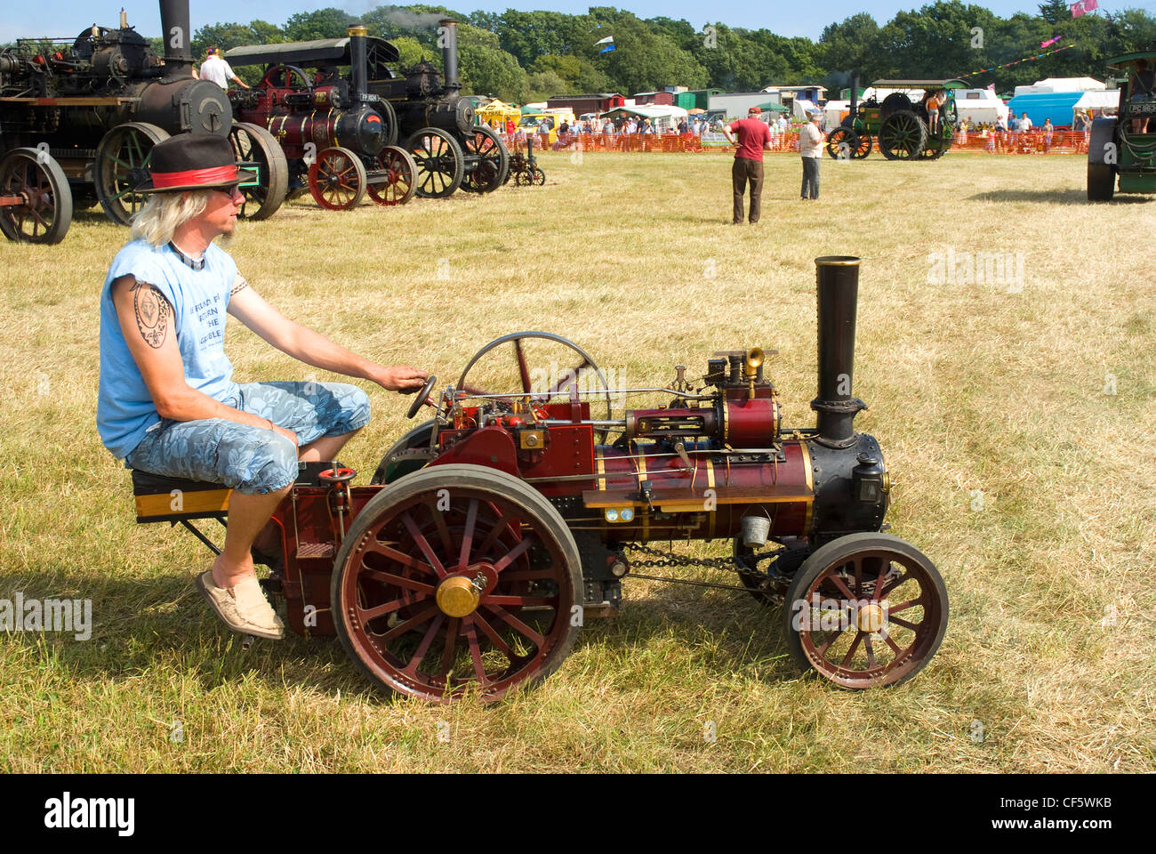Traction steam engine tractor heavy hi-res stock photography and images ...