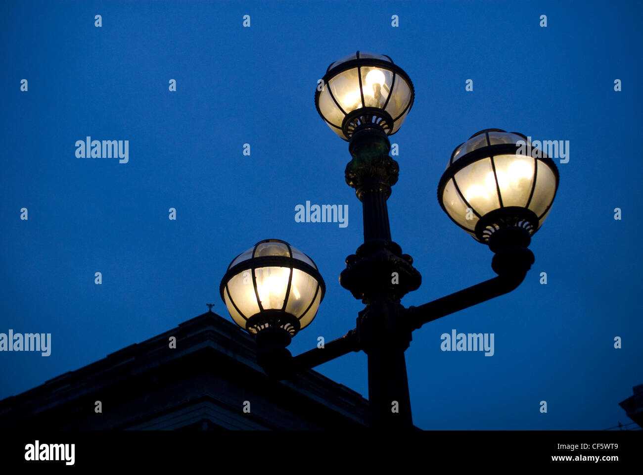 An illuminated street light outside the British Museum at night Stock ...
