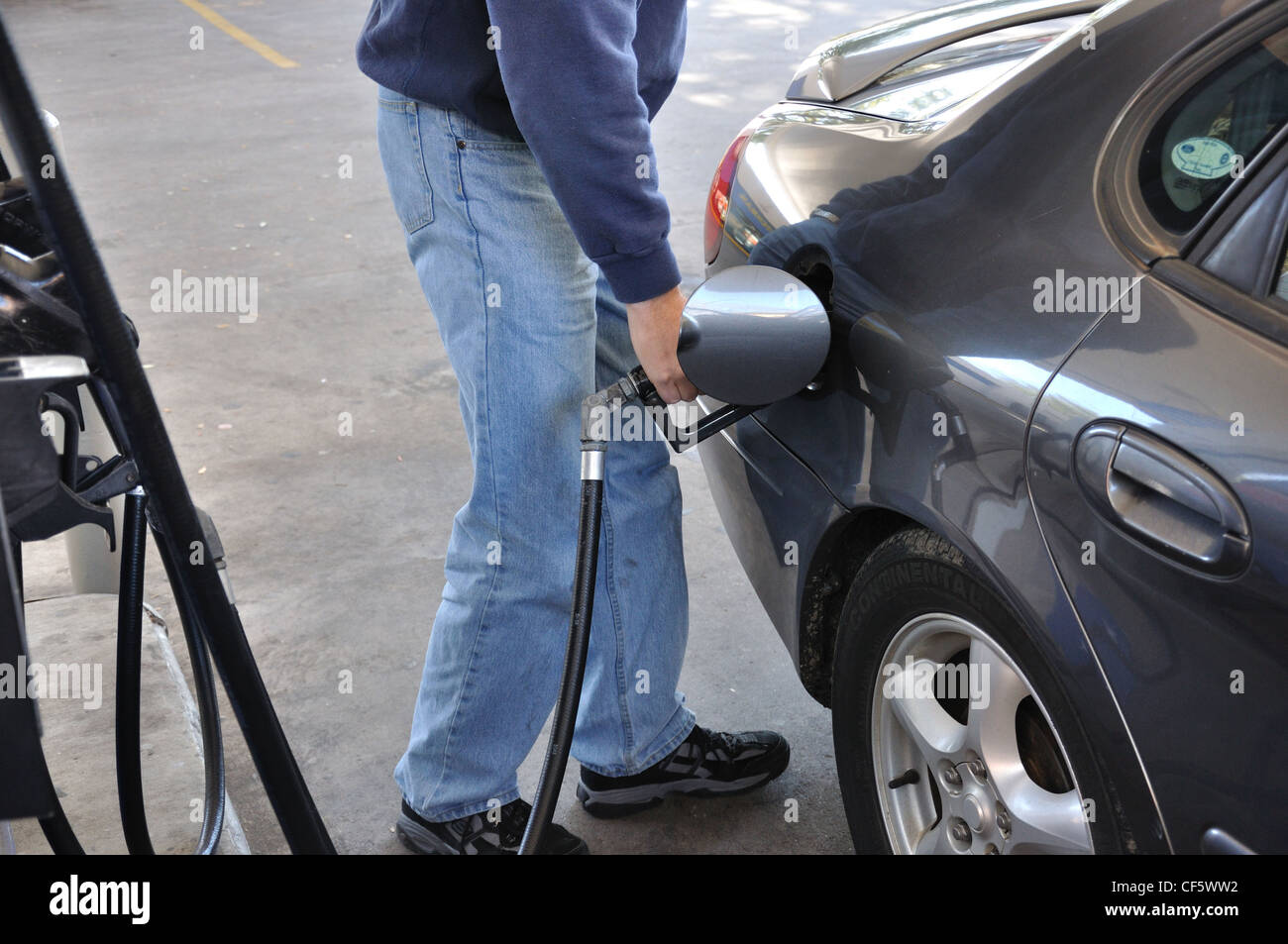 Filling up fuel tank hi-res stock photography and images - Alamy