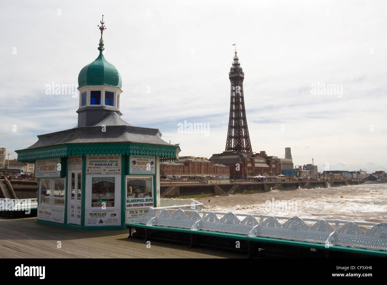 Buildings and landmarks blackpool tower hi-res stock photography and ...