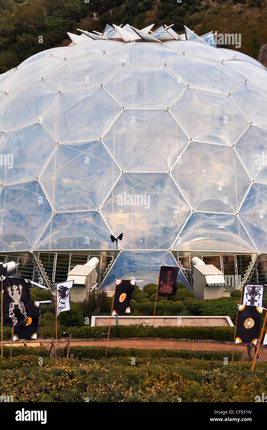 The gardens and gigantic domes of the Eden Project in Cornwall Stock ...