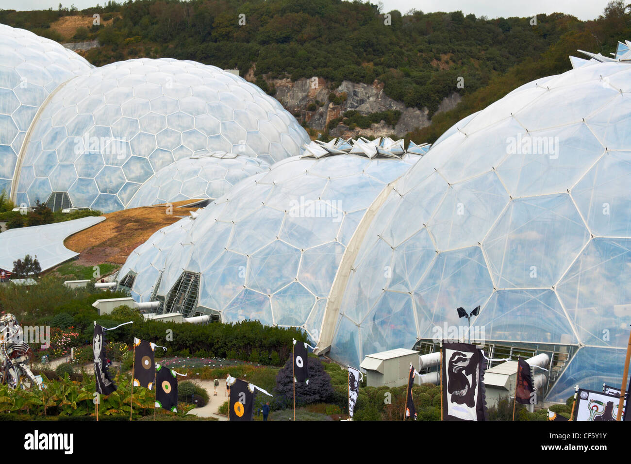 The gardens and gigantic domes of the Eden Project in Cornwall Stock ...