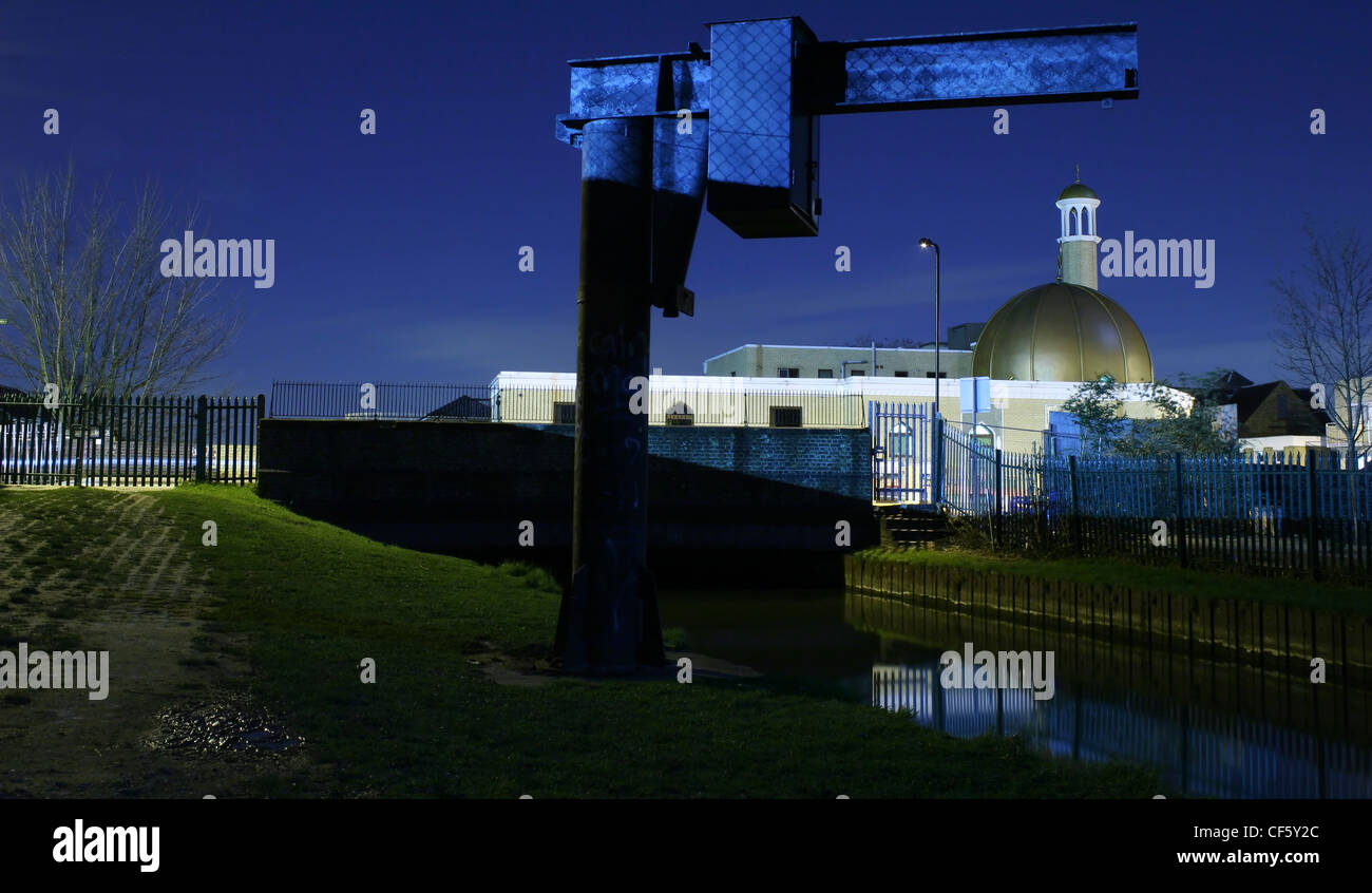 East london mosque night hi-res stock photography and images - Alamy