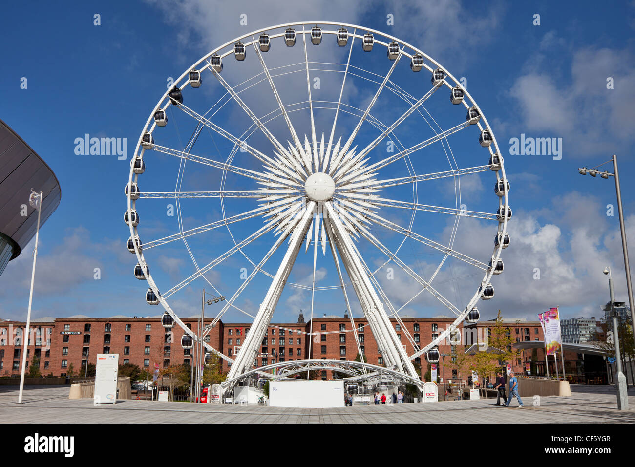The Echo Wheel of Liverpool between Albert Dock and the Echo Arena ...