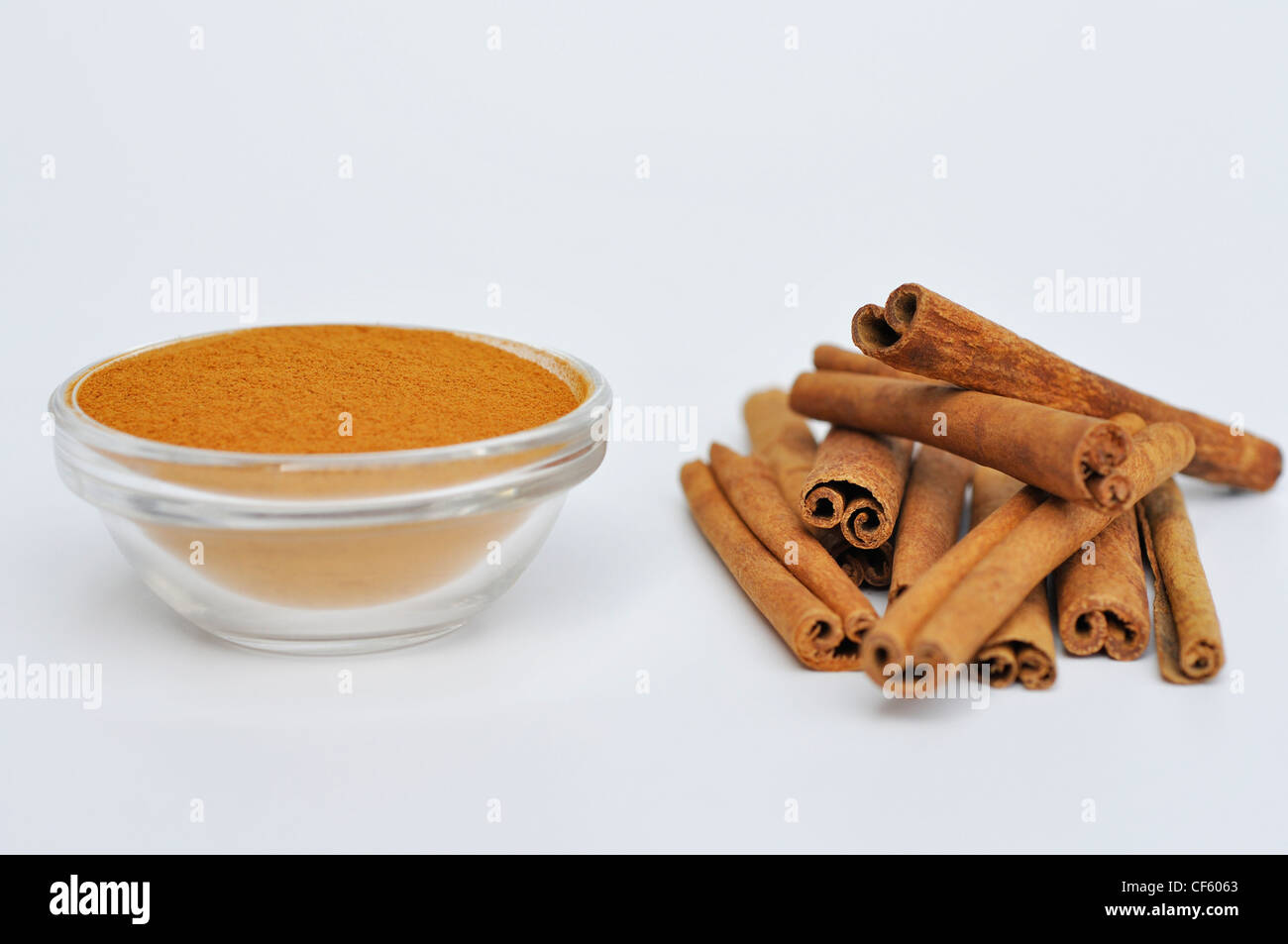 Cinnamon sticks and powder Stock Photo - Alamy