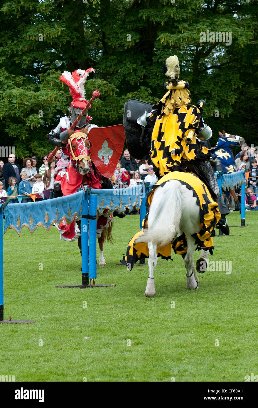 Two knights jousting at a tournament hi-res stock photography and ...