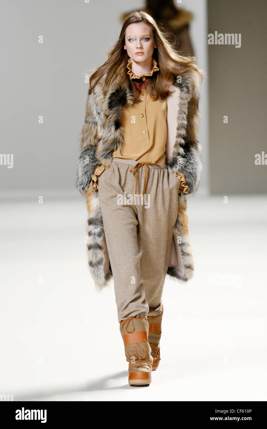 Chloe Paris Ready to Wear Autumn Winter Knee length grey fur coat ...