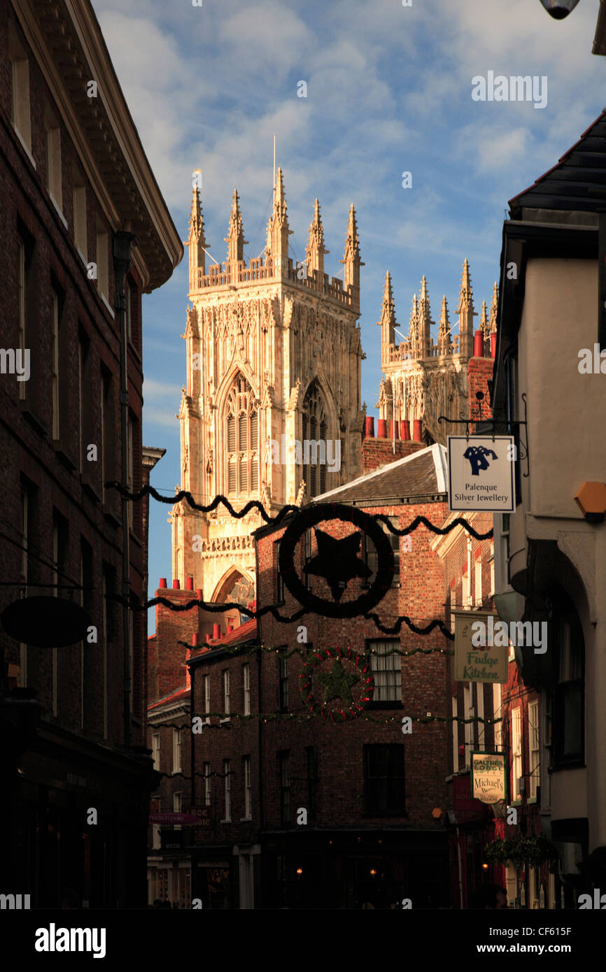 A view of York Minster from Low Petergate Stock Photo - Alamy