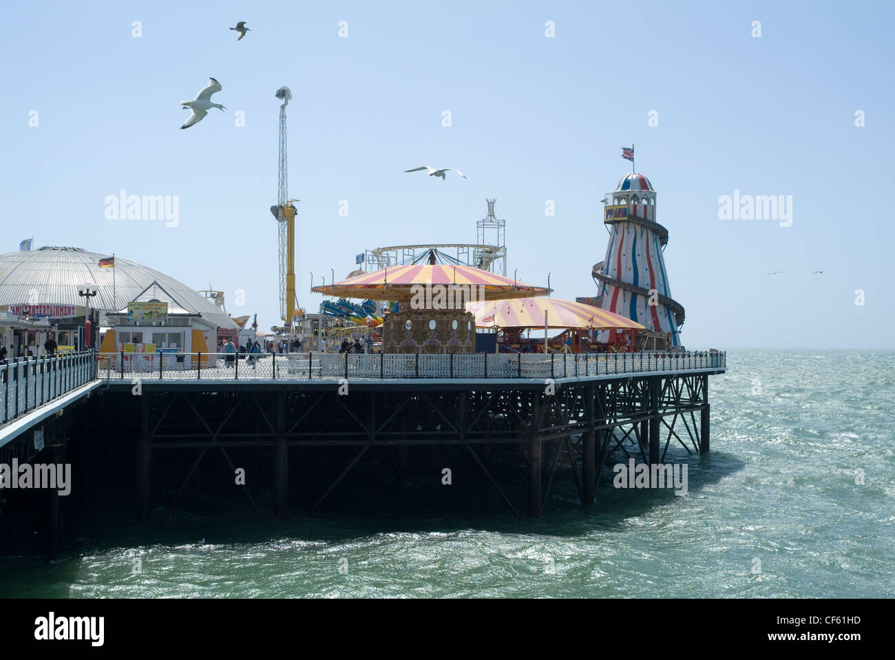 Funfair rides on brighton pier hi-res stock photography and images - Alamy