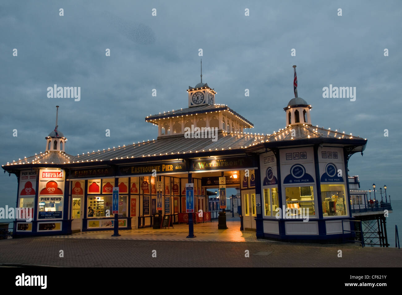 English pier entrance hi-res stock photography and images - Alamy