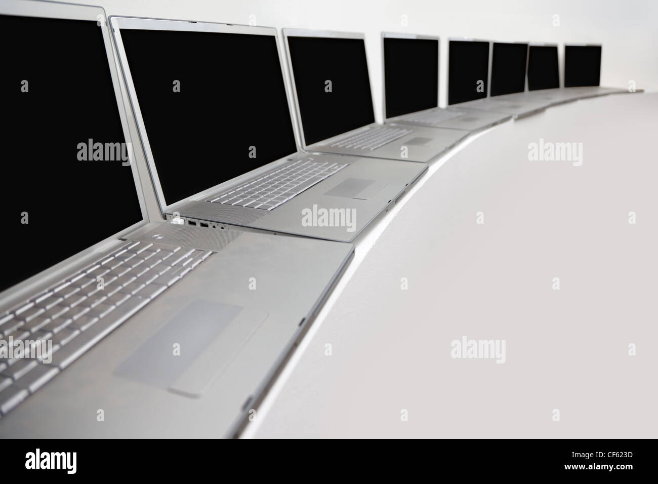 Laptops row nobody hi-res stock photography and images - Alamy