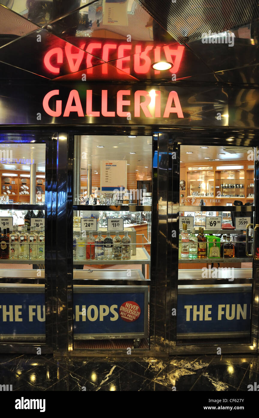 Cruise ship store Stock Photo - Alamy