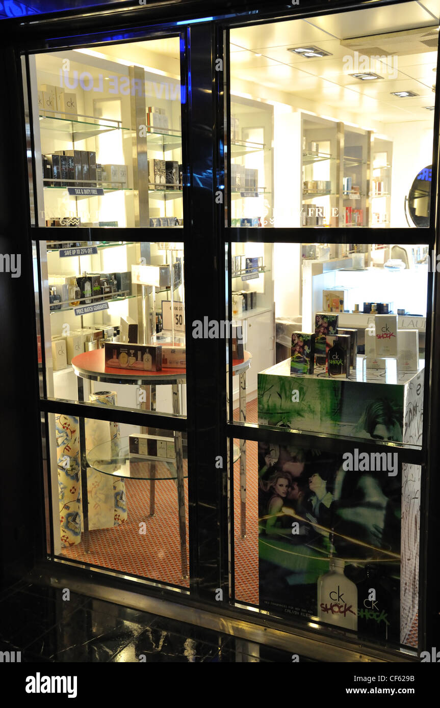 Cruise ship store Stock Photo - Alamy