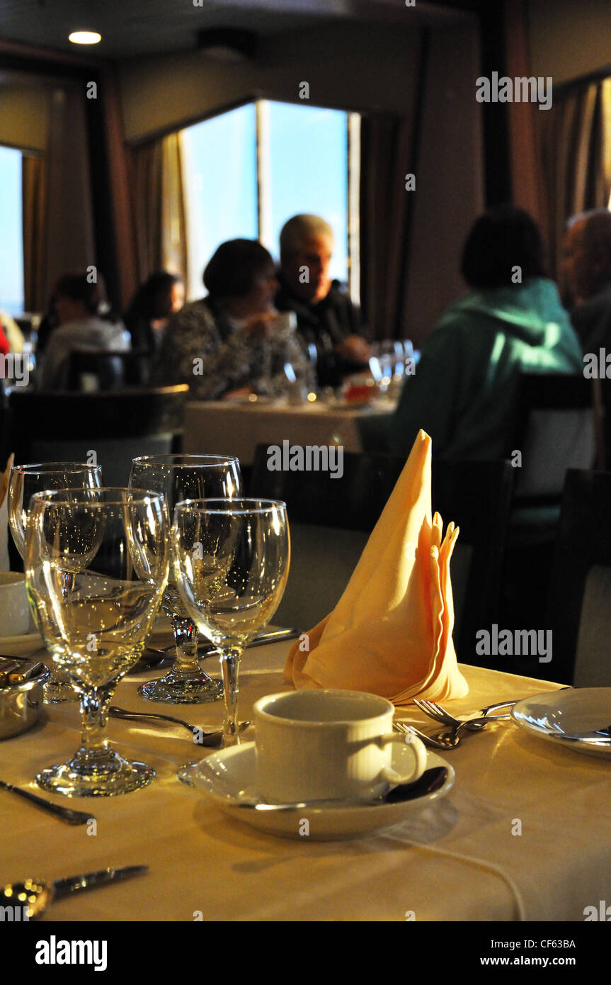 Cruise ship restaurant table Stock Photo - Alamy