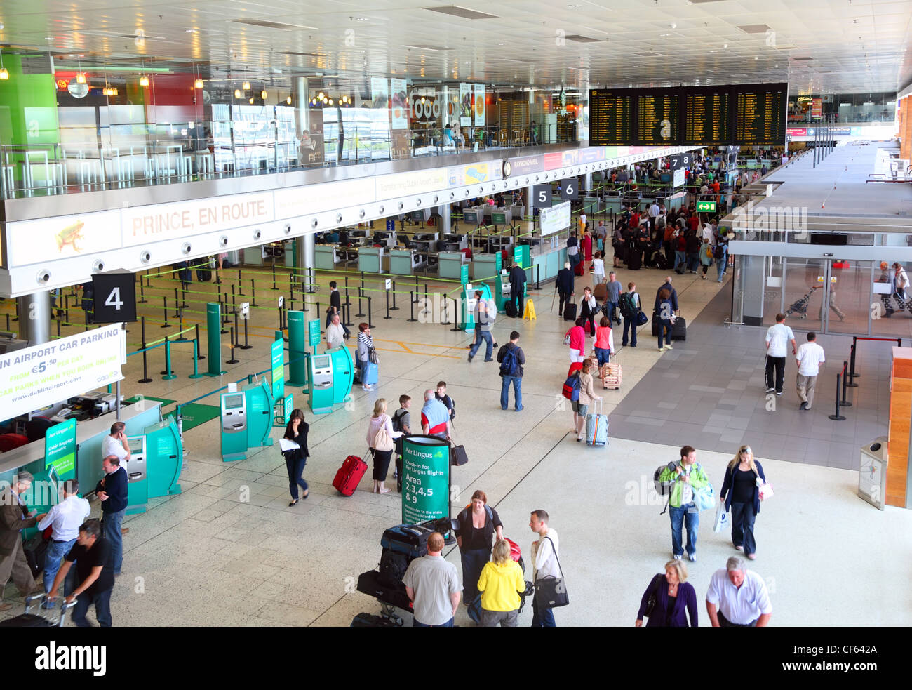 Inside dublin airport hi-res stock photography and images - Alamy