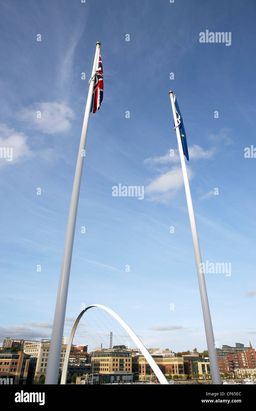 Millennium bridge opened 2001 hi-res stock photography and images - Alamy