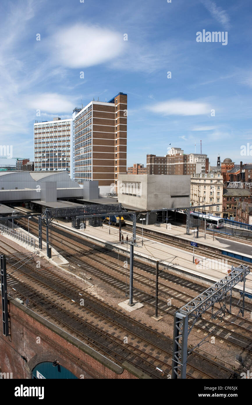 Leeds railway station hi-res stock photography and images - Alamy
