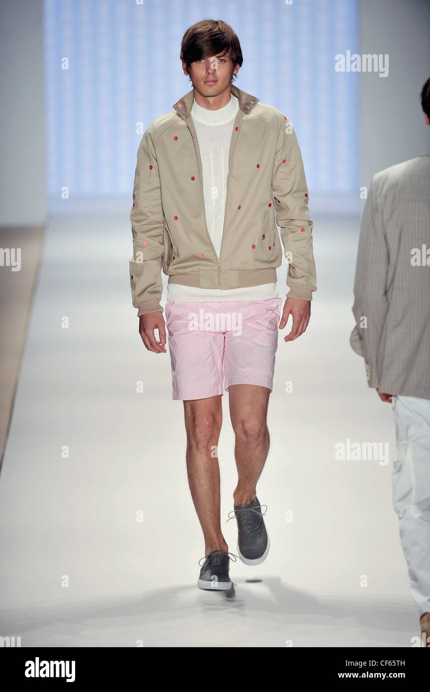 Perry Ellis New York Ready to Wear Spring Summer Model wearing a pink ...