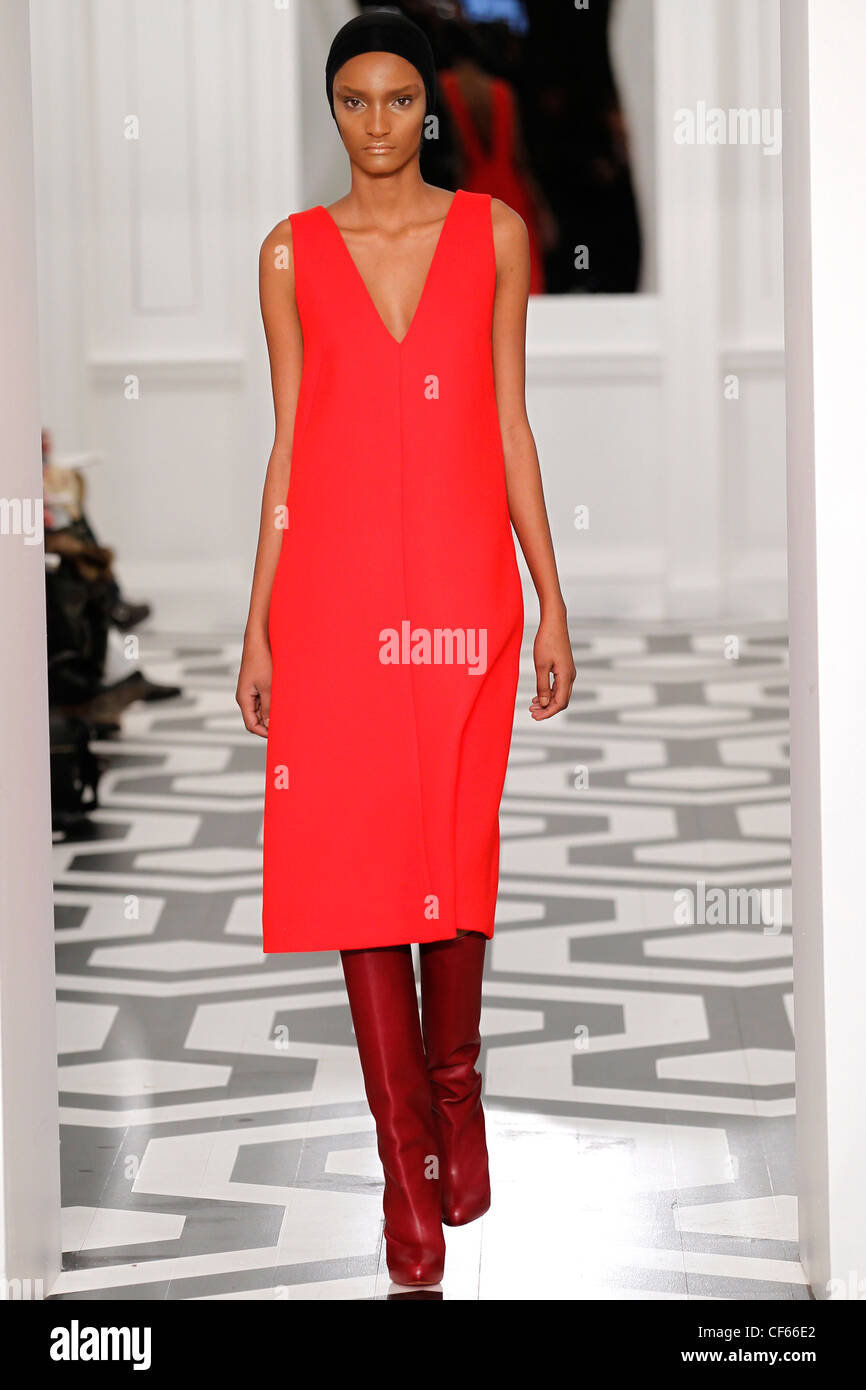 Victoria Beckham New York Ready to Wear Autumn Winter 2011 2012 Stock ...
