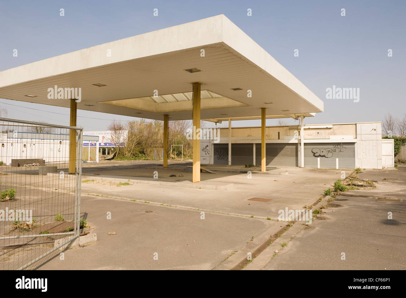 Old gas station britain hi-res stock photography and images - Alamy
