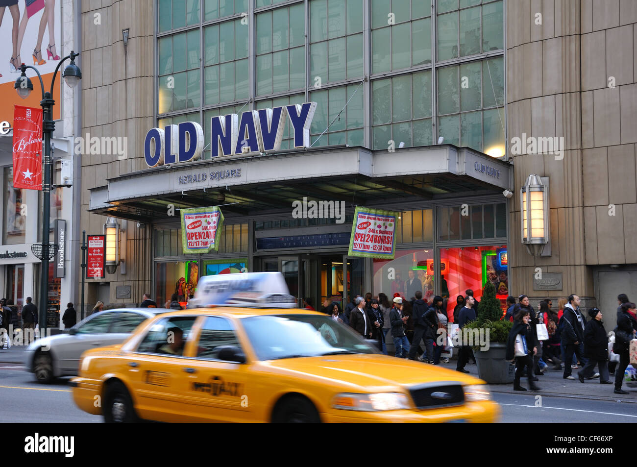Navy store hi-res stock photography and images - Alamy