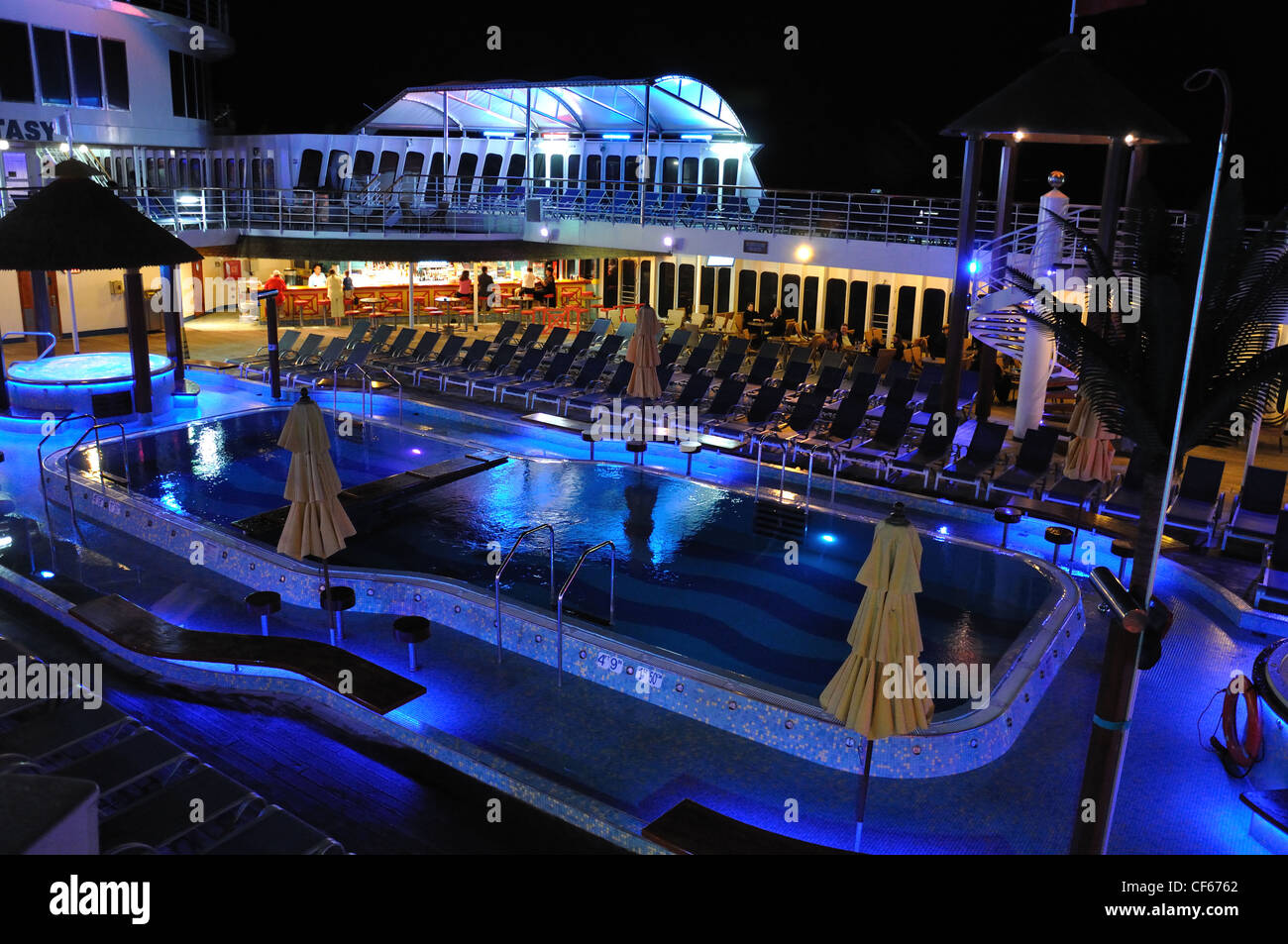 Cruise ship swimming pool Stock Photo - Alamy